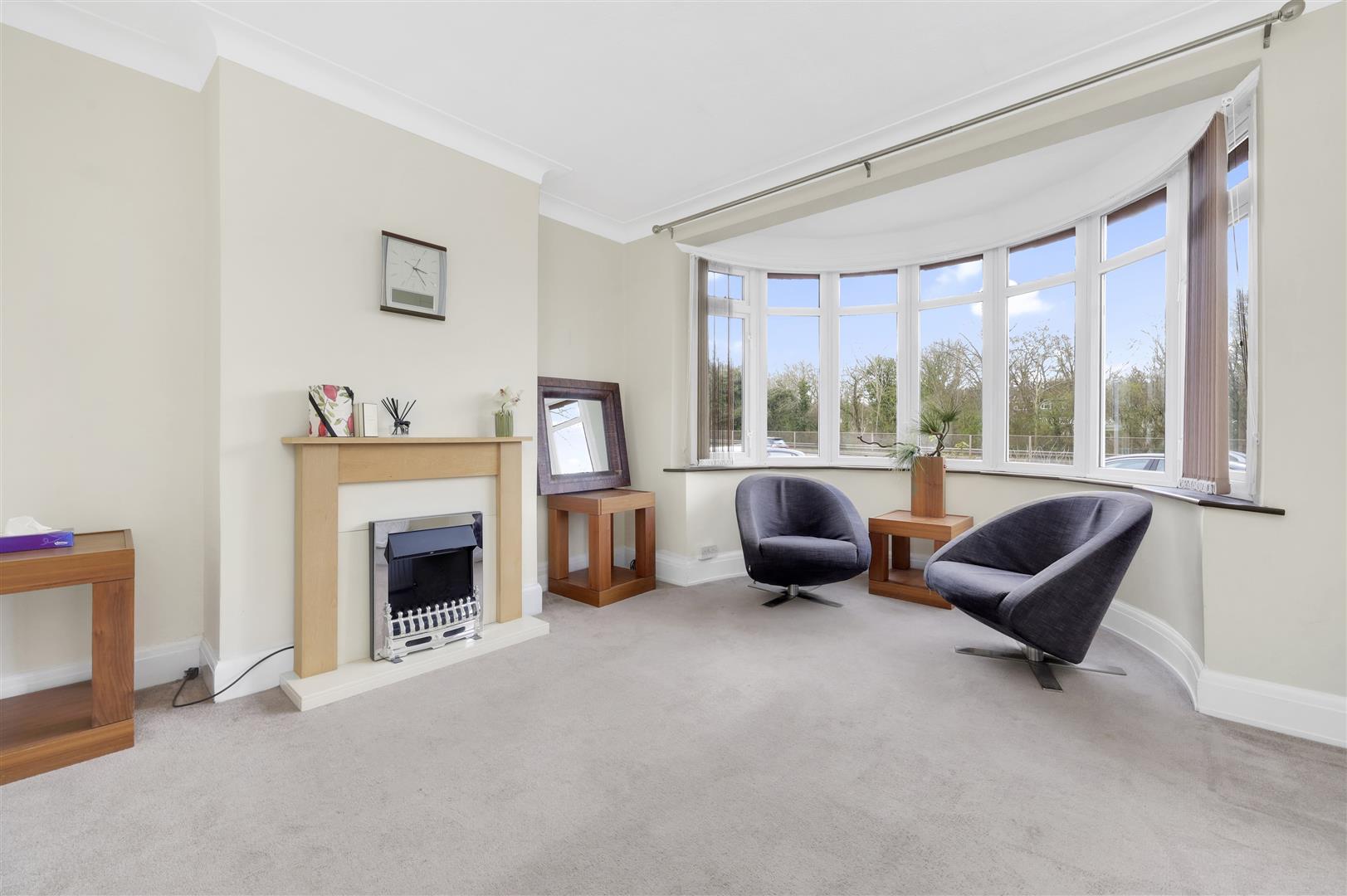 4 Bed, 1 Bath Property For Rent in Great North Way, NW4